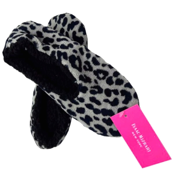 Isaac Mizrahi | Shoes | Isaac Mizrahi Leopard Print Slippers Socks ...